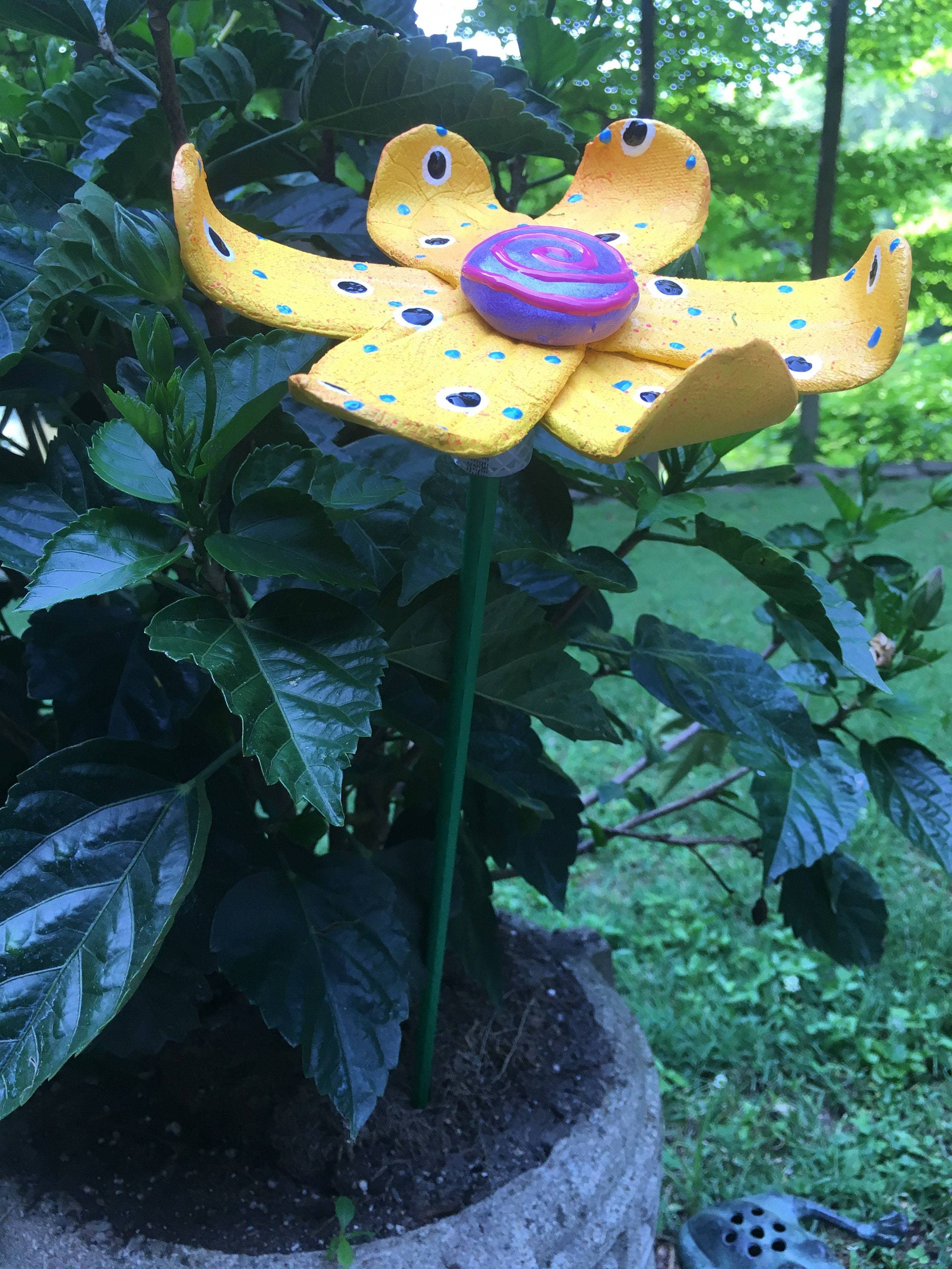 19 Pottery Garden Art Ideas Worth a Look | SharonSable