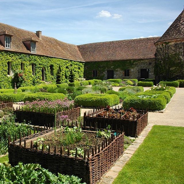 21 Medieval Herb Garden Design Ideas You Should Look | SharonSable