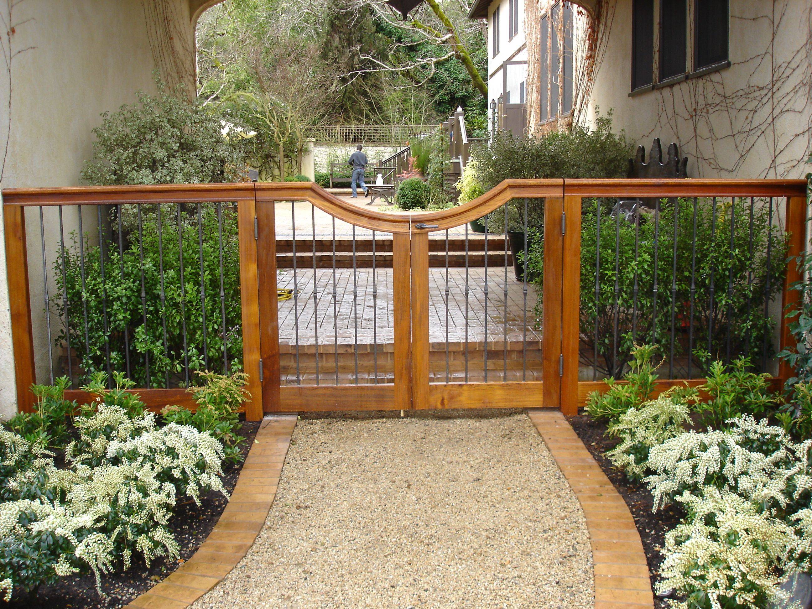 21 Iron Garden Fence Ideas To Consider | SharonSable