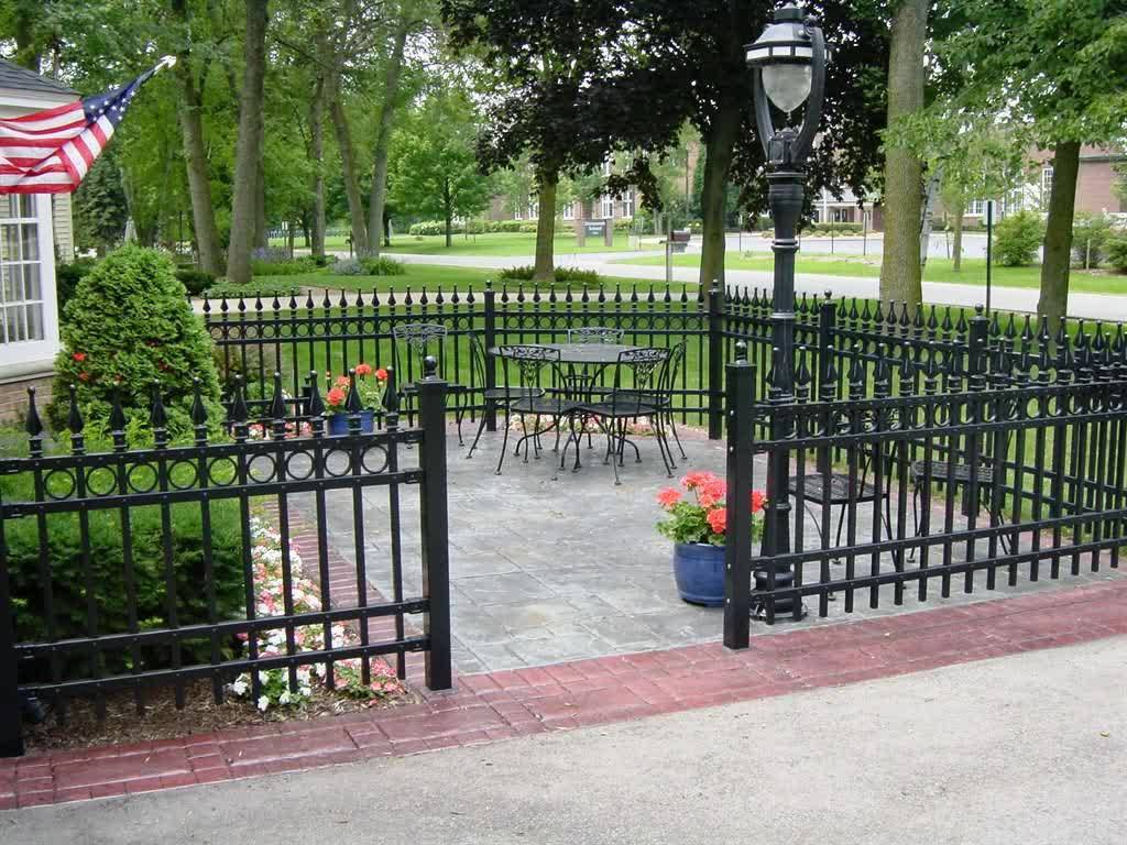 21 Iron Garden Fence Ideas To Consider | SharonSable