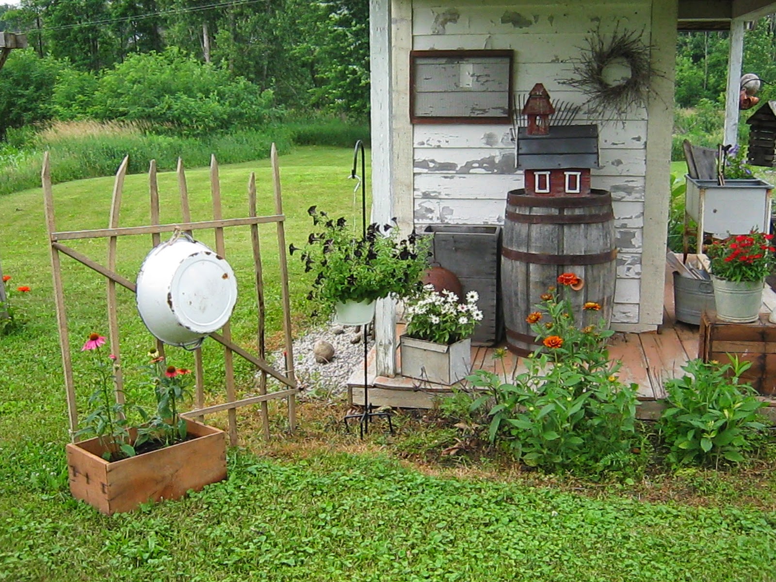 23 Primitive Rustic Garden Decor Ideas Worth a Look | SharonSable