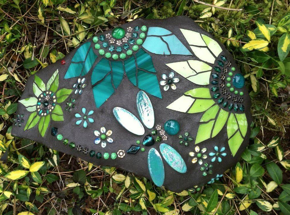 23 Dragonfly Rocks Garden Mosaic Ideas To Try This Year | SharonSable