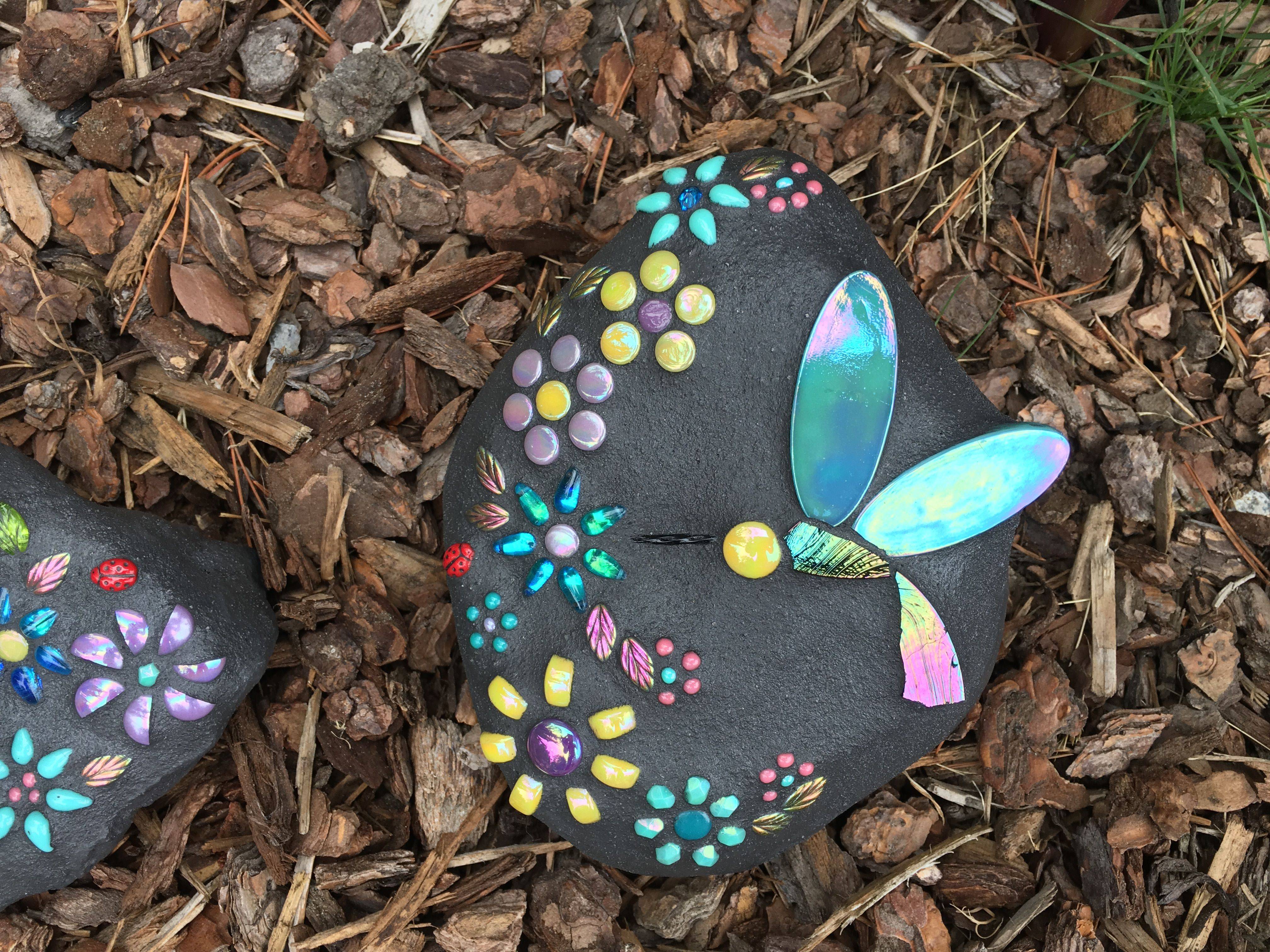 23 Dragonfly Rocks Garden Mosaic Ideas To Try This Year | SharonSable