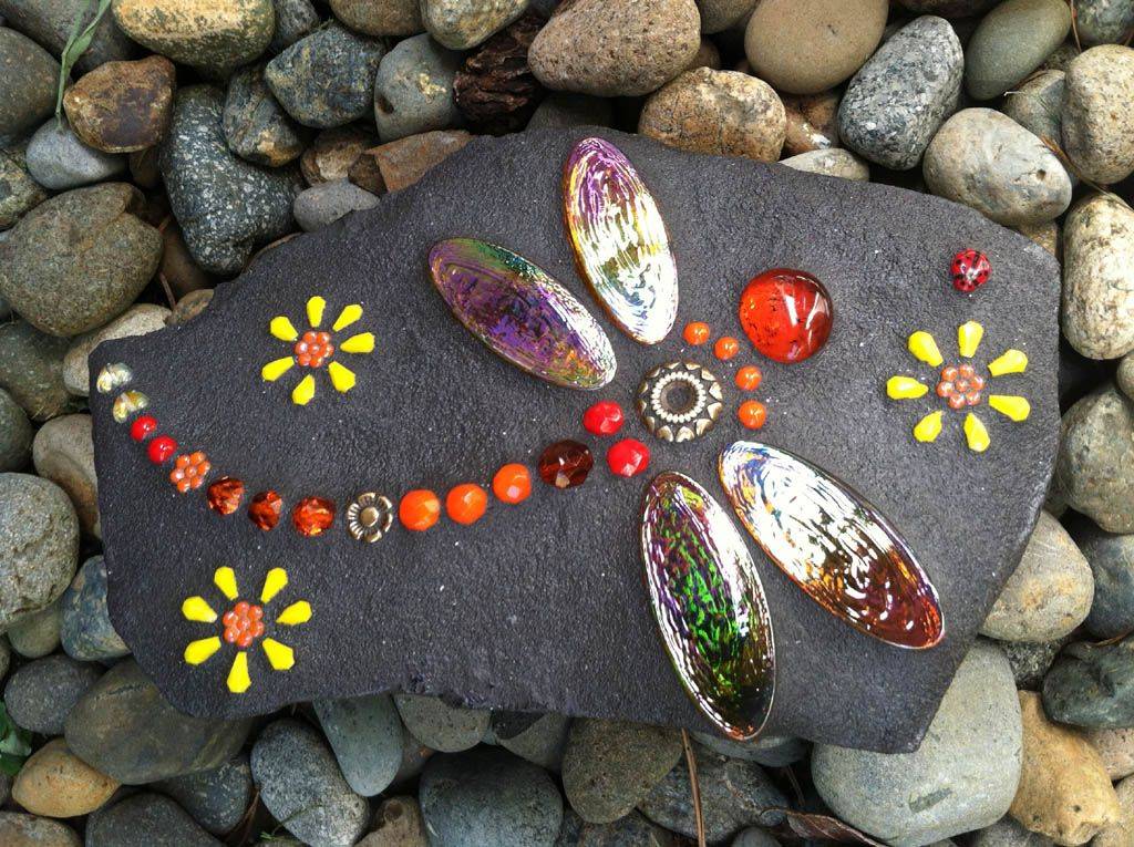 23 Dragonfly Rocks Garden Mosaic Ideas To Try This Year | SharonSable