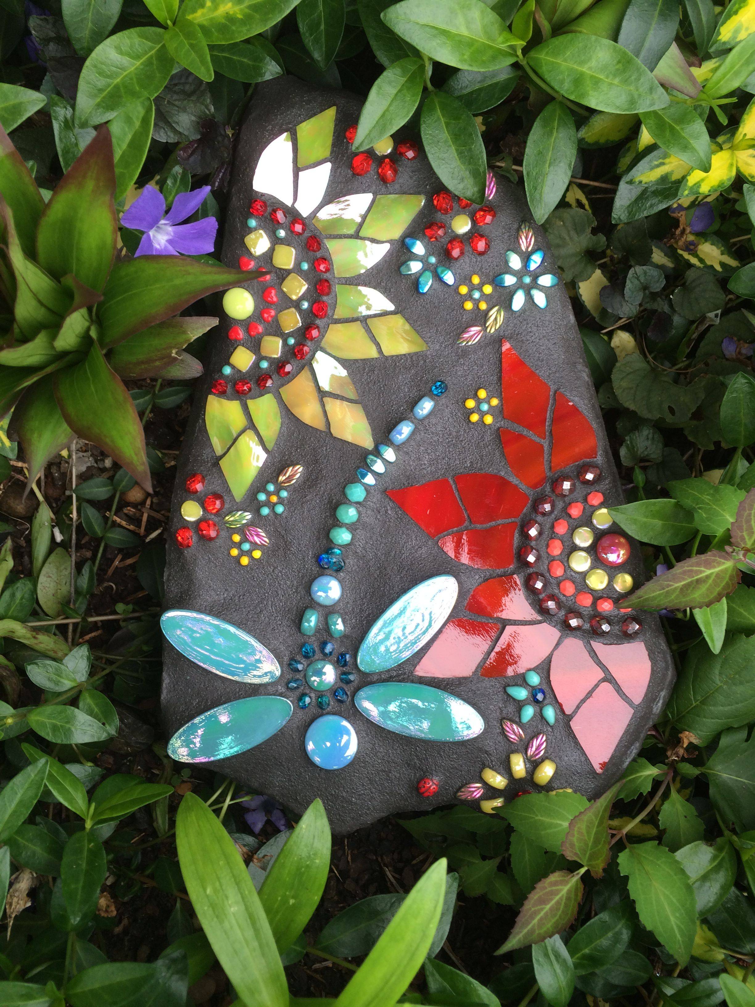 23 Dragonfly Rocks Garden Mosaic Ideas To Try This Year | SharonSable