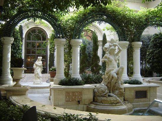 17 Venetian Garden Ideas Worth a Look | SharonSable
