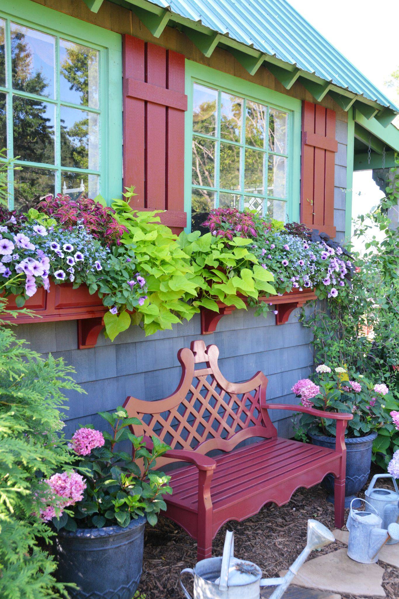 24 Cottage Garden Window Boxes Ideas To Consider | SharonSable