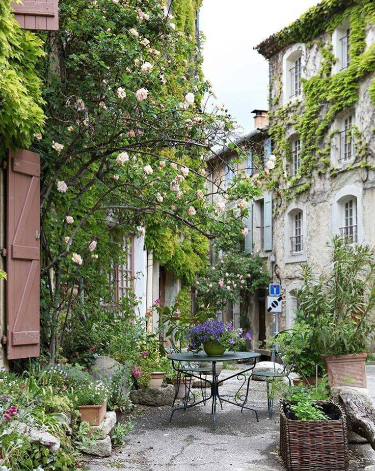 23 Provence Courtyard Garden Ideas You Should Look | SharonSable