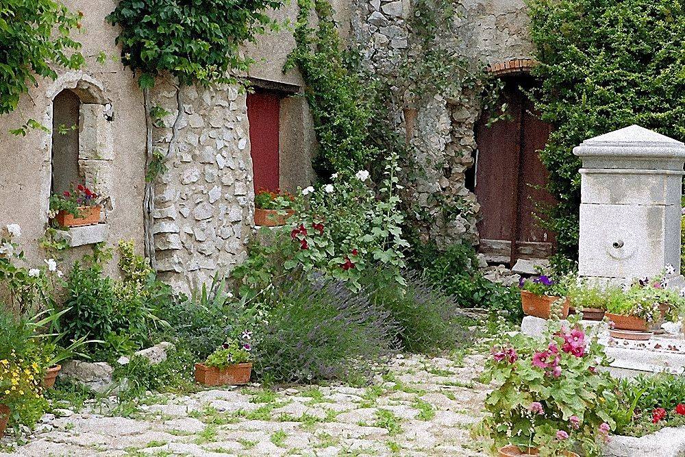 23 Provence Courtyard Garden Ideas You Should Look | SharonSable