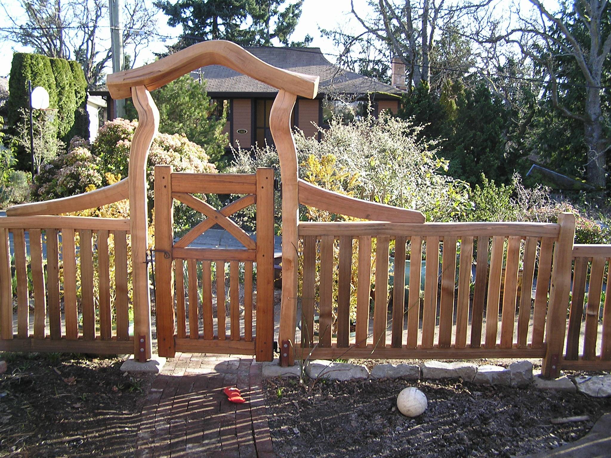 15 Funky Garden Gates Ideas To Try This Year | SharonSable