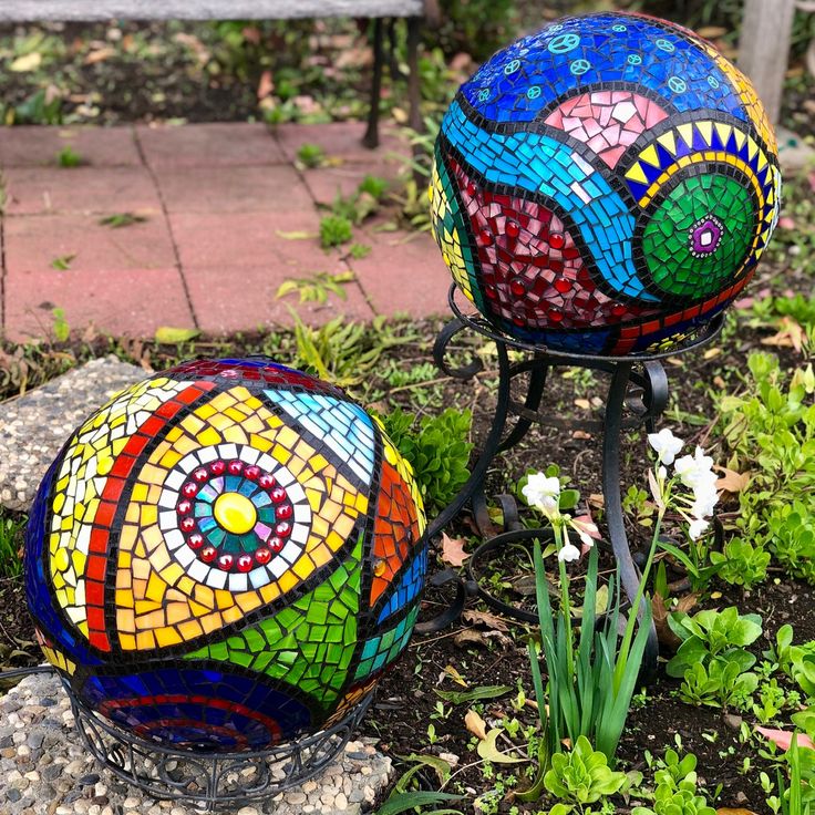 14 Glazed Ceramic Garden Spheres Ideas You Cannot Miss | SharonSable