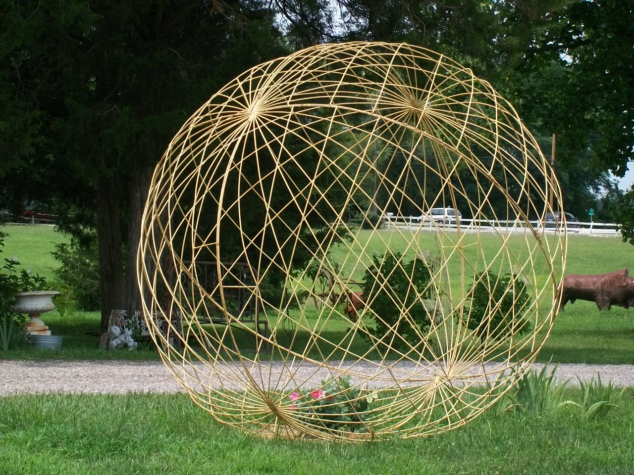 19 Wire Garden Spheres Ideas Worth a Look | SharonSable