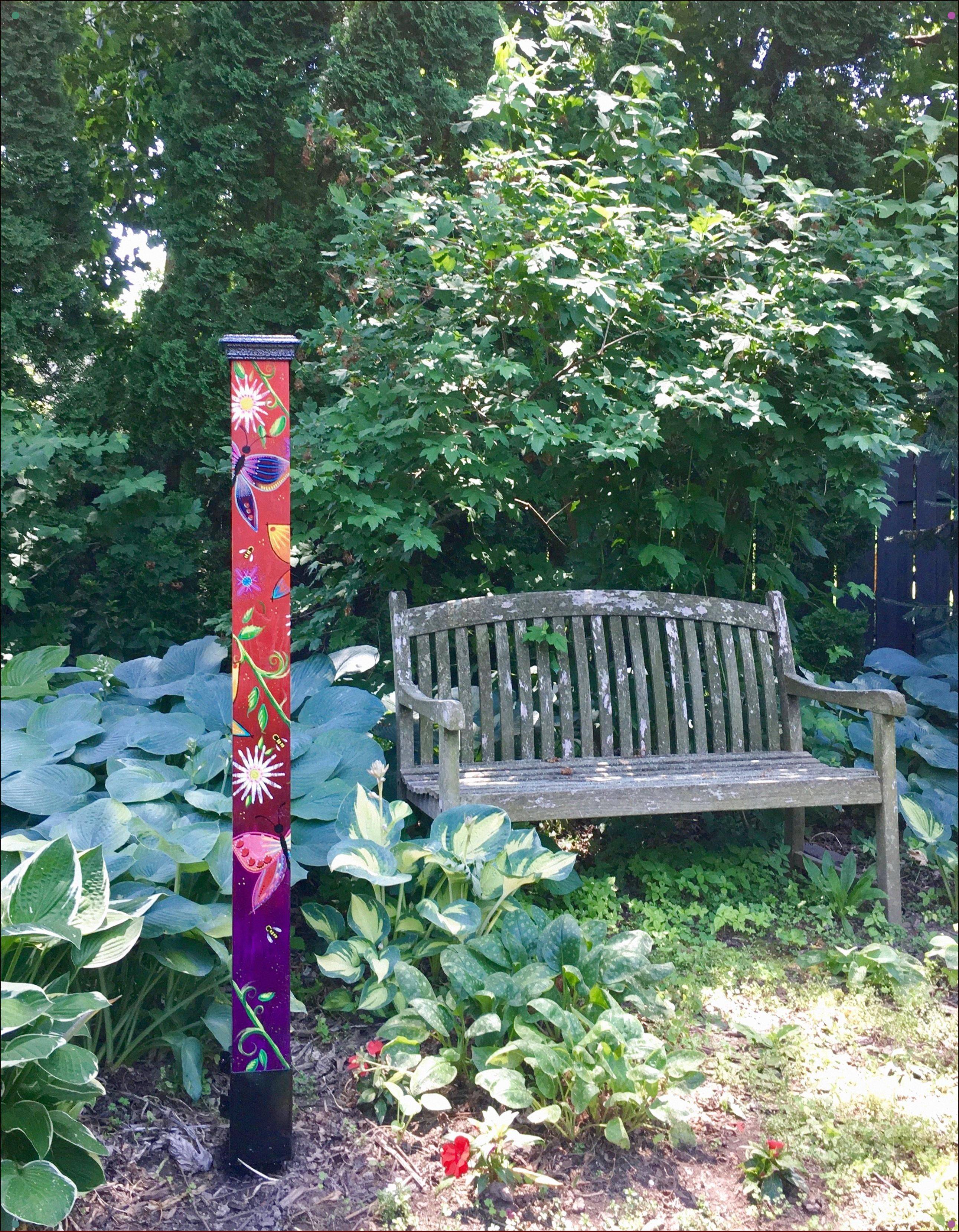 21 Decorative Painted Garden Poles Ideas To Try This Year | SharonSable