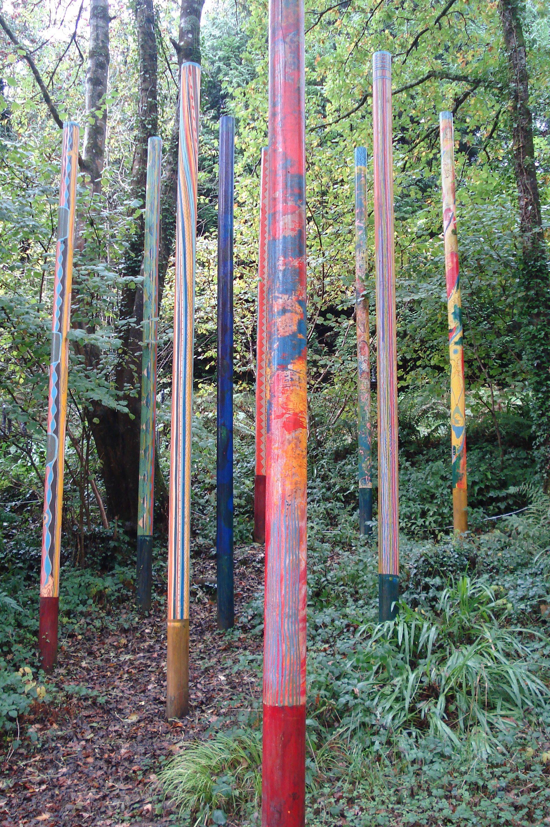 21 Decorative Painted Garden Poles Ideas To Try This Year | SharonSable