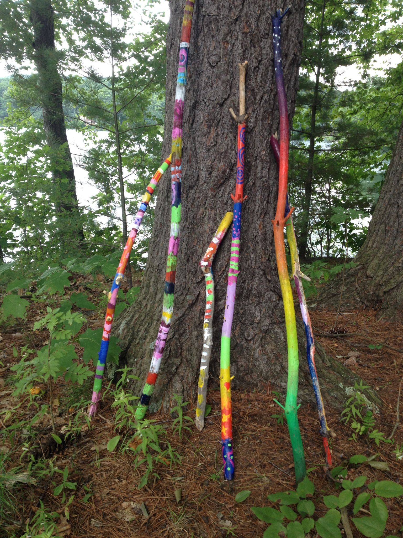 22 Painted Stick Garden Art Ideas To Try This Year | SharonSable