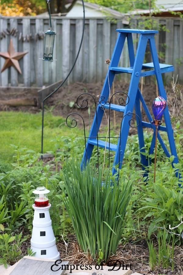 19 Wooden Ladder Garden Ideas Worth a Look | SharonSable