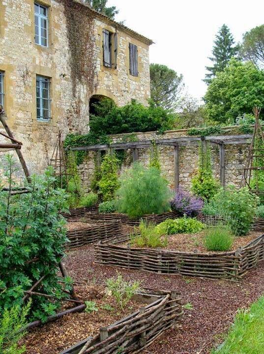 19 Medieval Garden Fence Ideas You Must Look | SharonSable