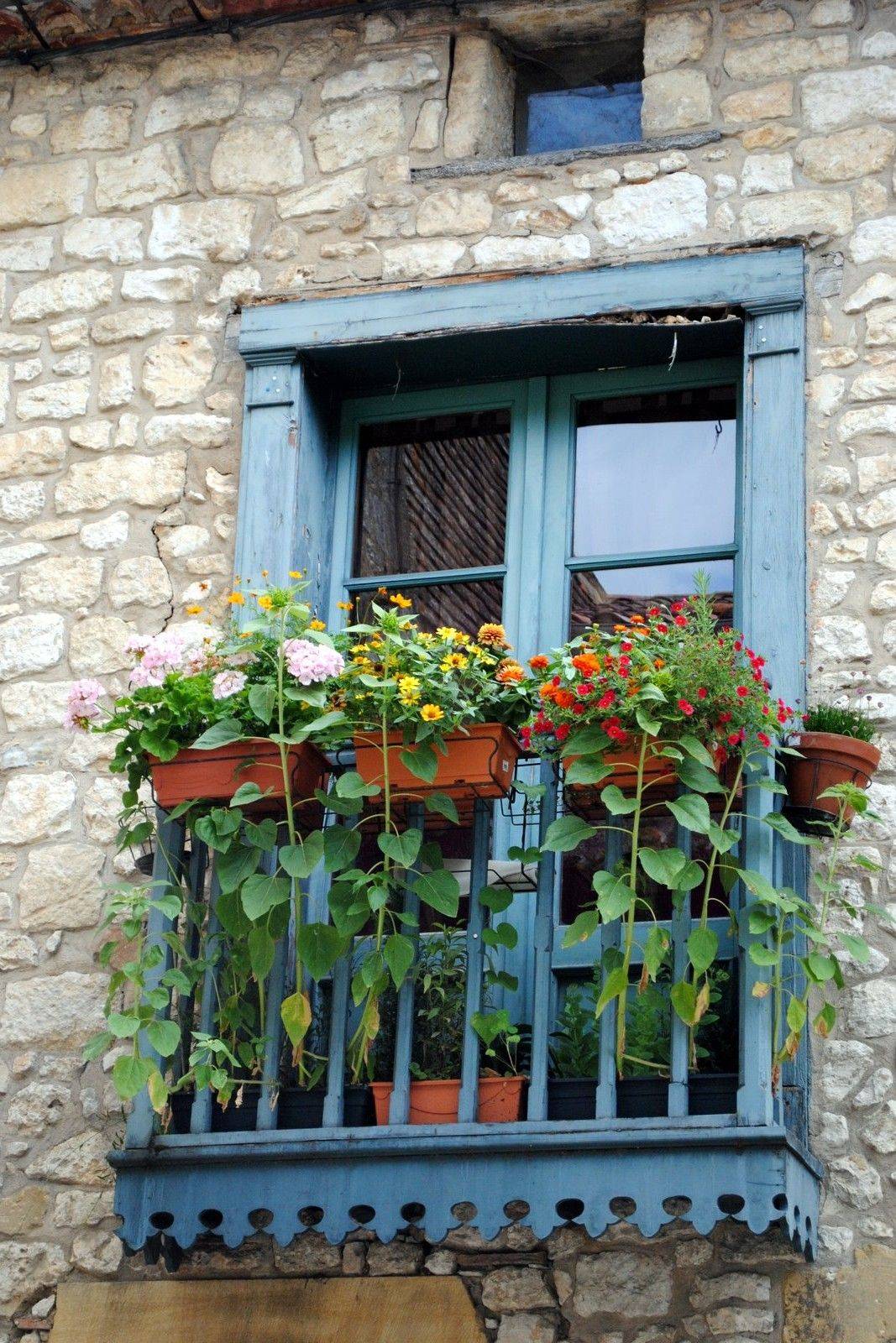 22 Garden Window Balcony Ideas To Consider | SharonSable