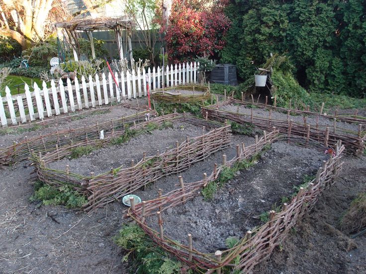 20 Wattle Fences for Raised Garden Beds Ideas Worth to Check | SharonSable