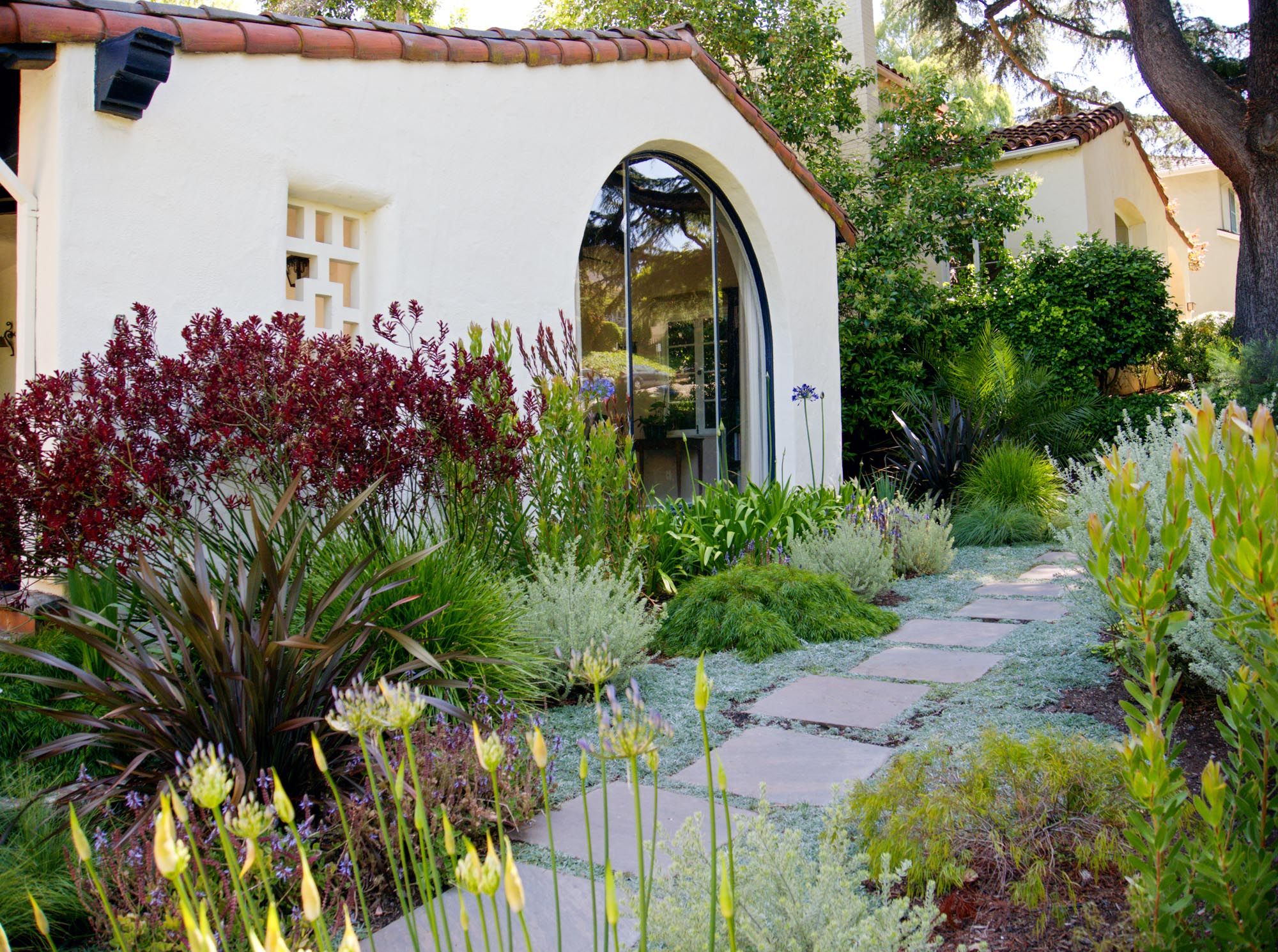17 Spanish Terraced Courtyard Garden Ideas You Should Look | SharonSable