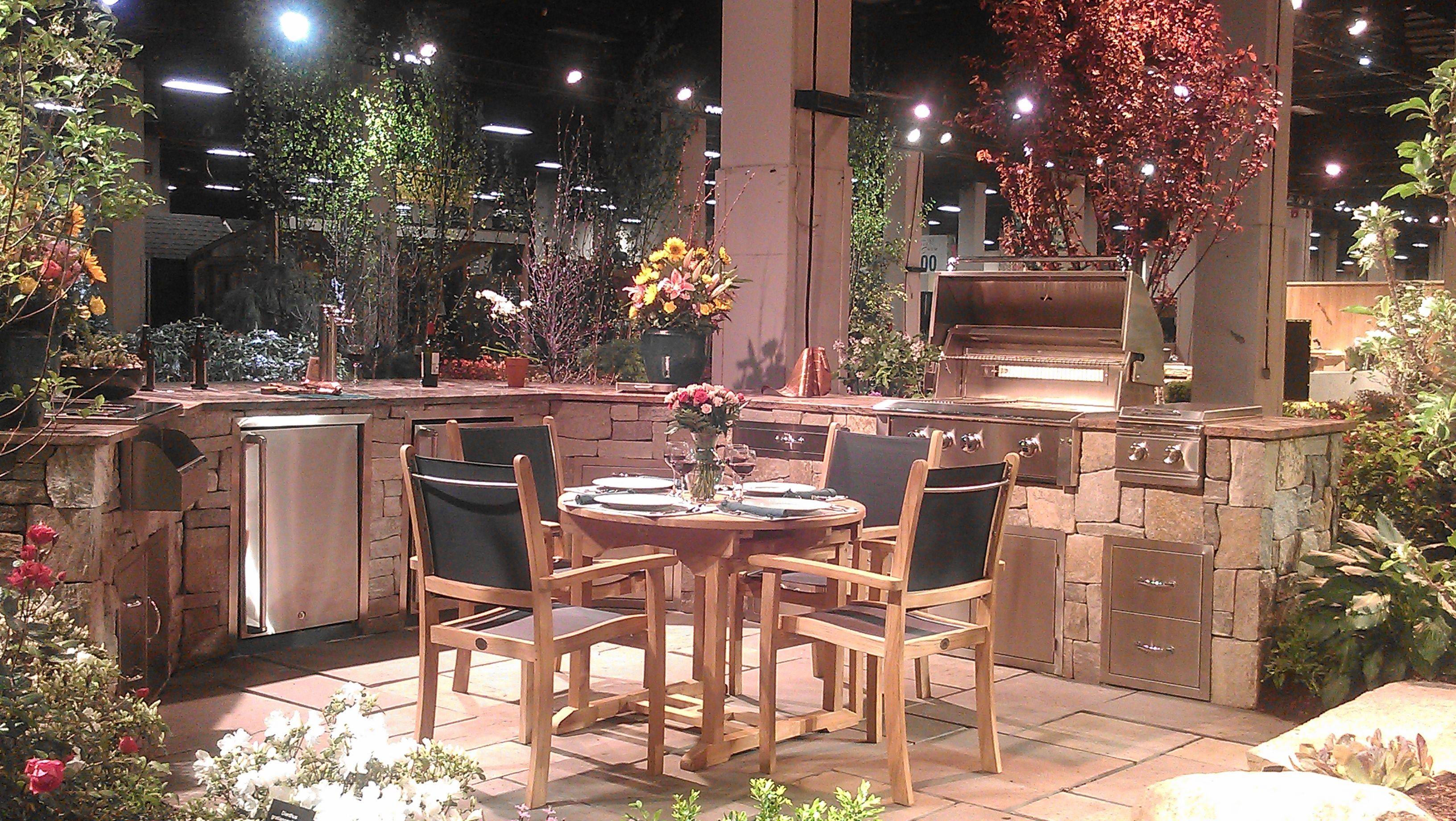 22 City Garden Bar Ideas For This Year | SharonSable