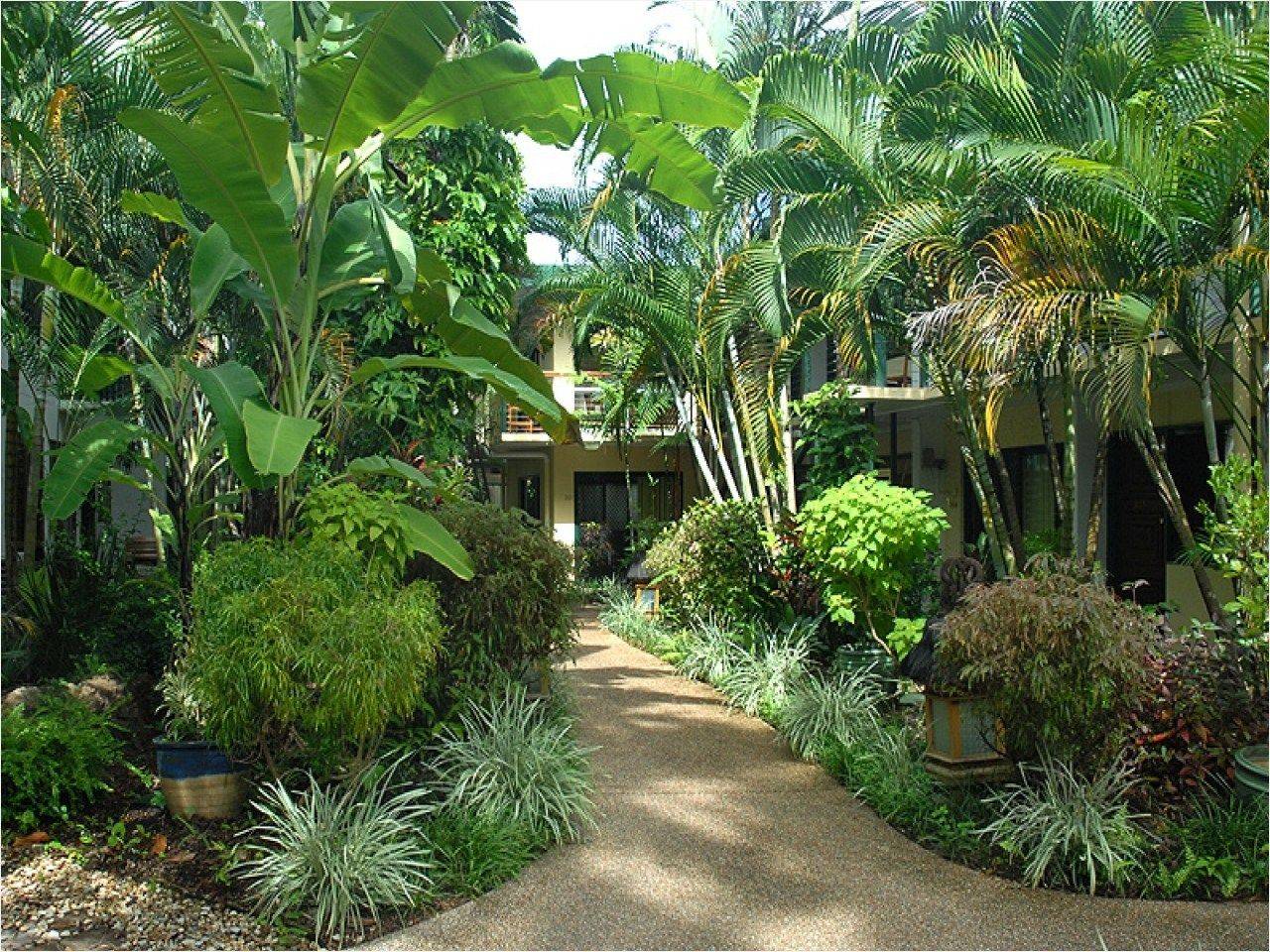 11 Amazing Tropical Garden Ideas Worth to Check | SharonSable