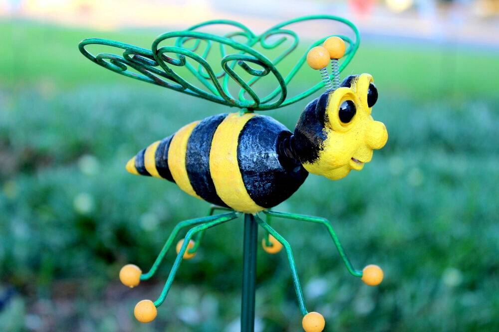 19 Bee Garden Stake Ideas You Should Look | SharonSable