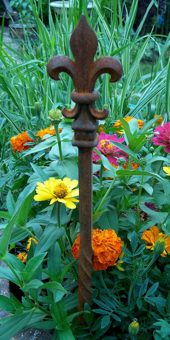21 Steel Garden Stakes Ideas You Cannot Miss | SharonSable