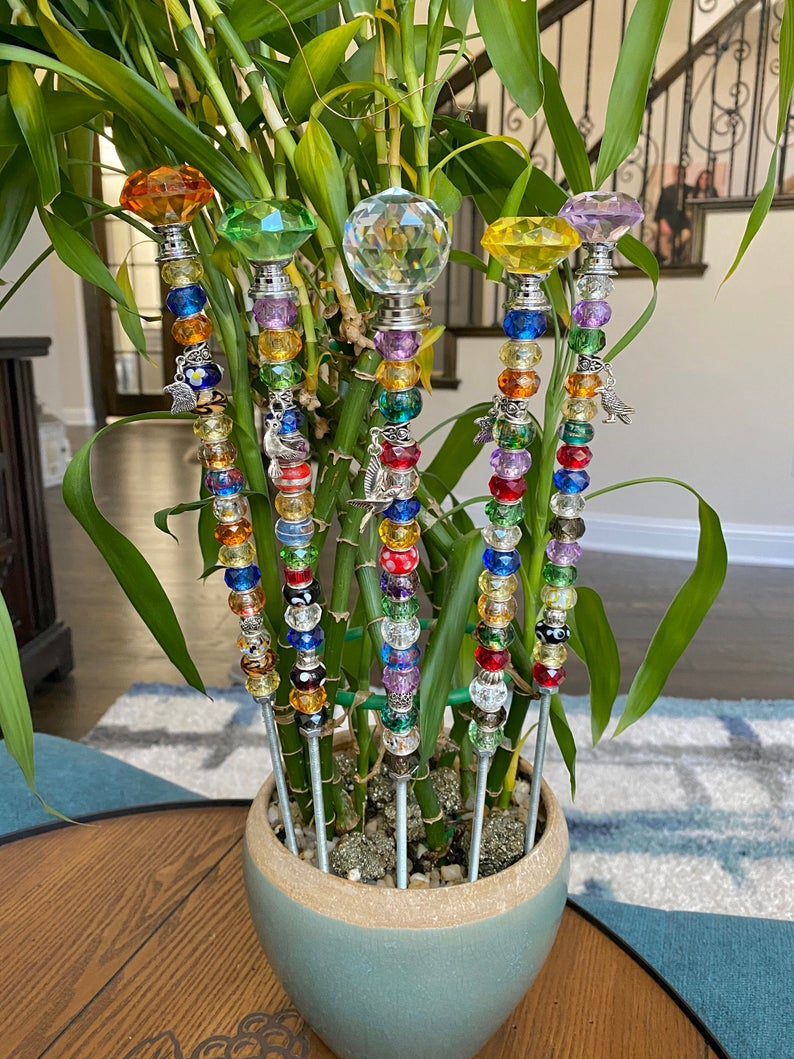 23 Outdoor Decorative Garden Stakes Ideas You Cannot Miss | SharonSable