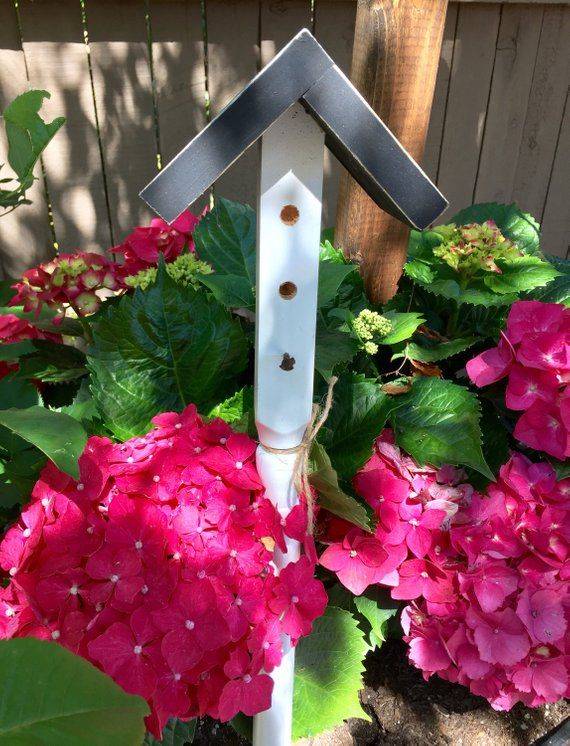 26 Tall Decorative Garden Stakes Ideas You Gonna Love | SharonSable
