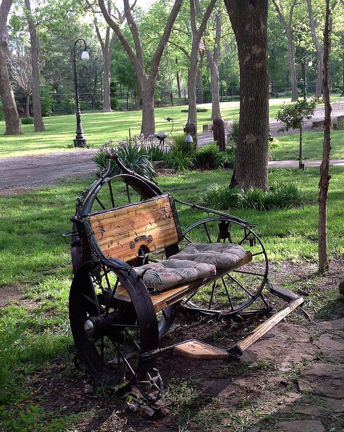 25 Wagon Wheel Garden Bench Ideas You Cannot Miss | SharonSable