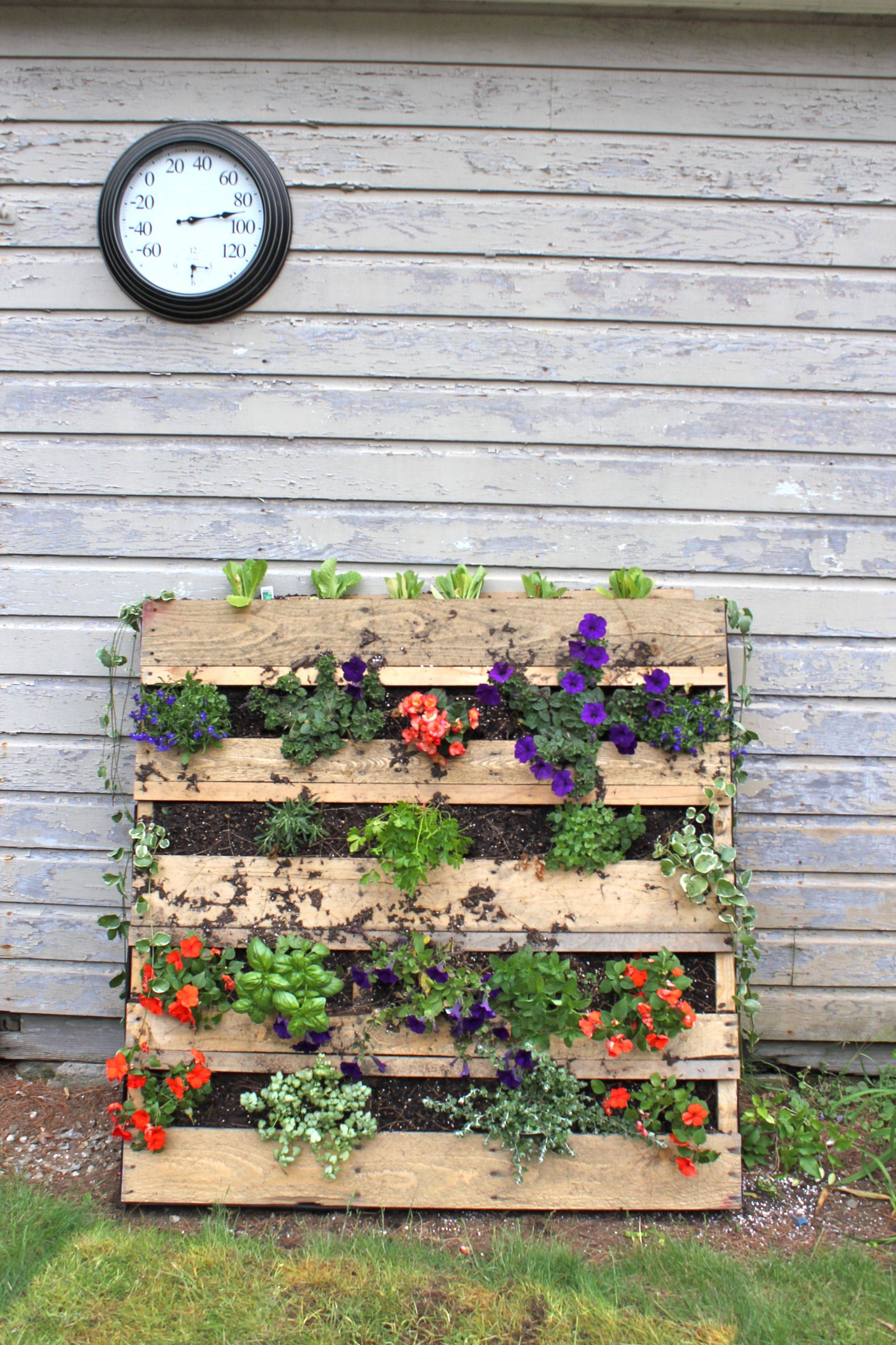 20 Pallet Vertical Planter Garden Ideas Worth a Look | SharonSable