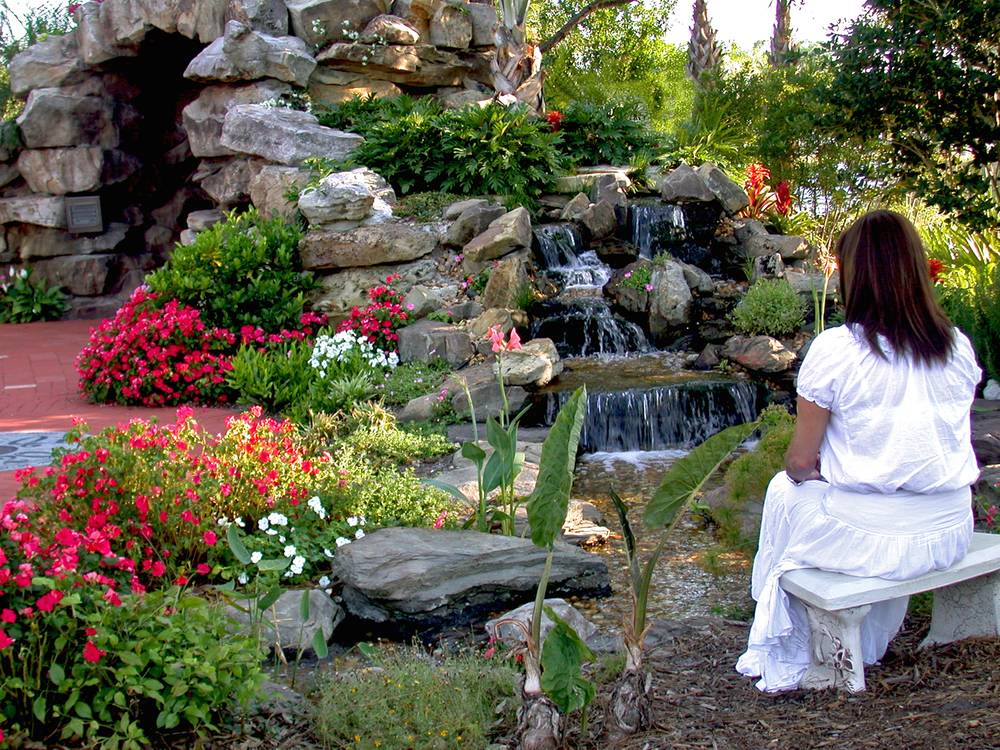 24 Catholic Prayer Garden Ideas For This Year | SharonSable