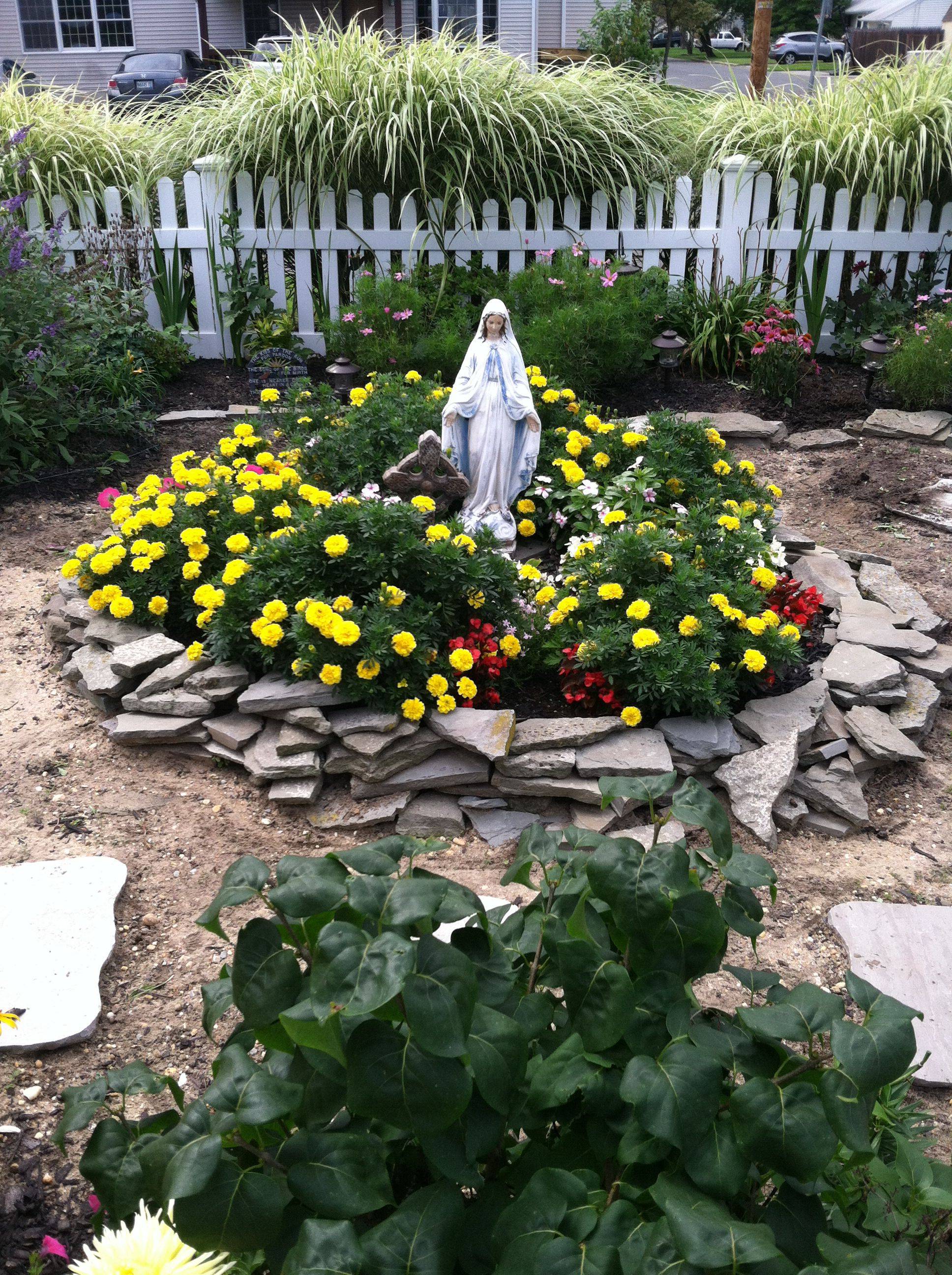 24 Catholic Prayer Garden Ideas For This Year | SharonSable