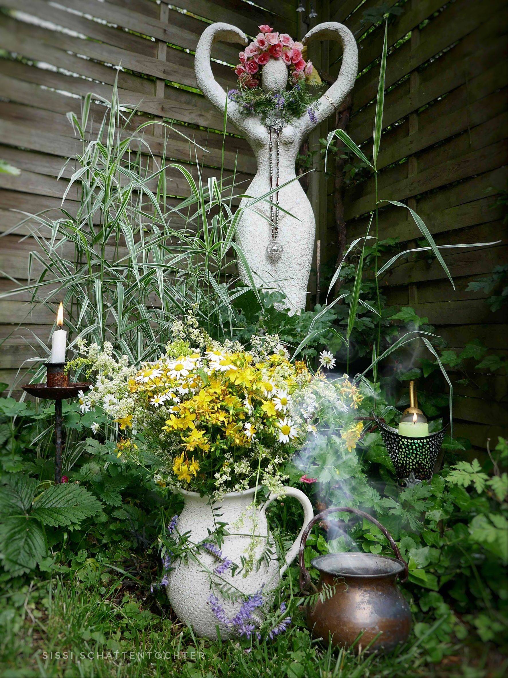 18 Garden Altar Ideas You Cannot Miss | SharonSable