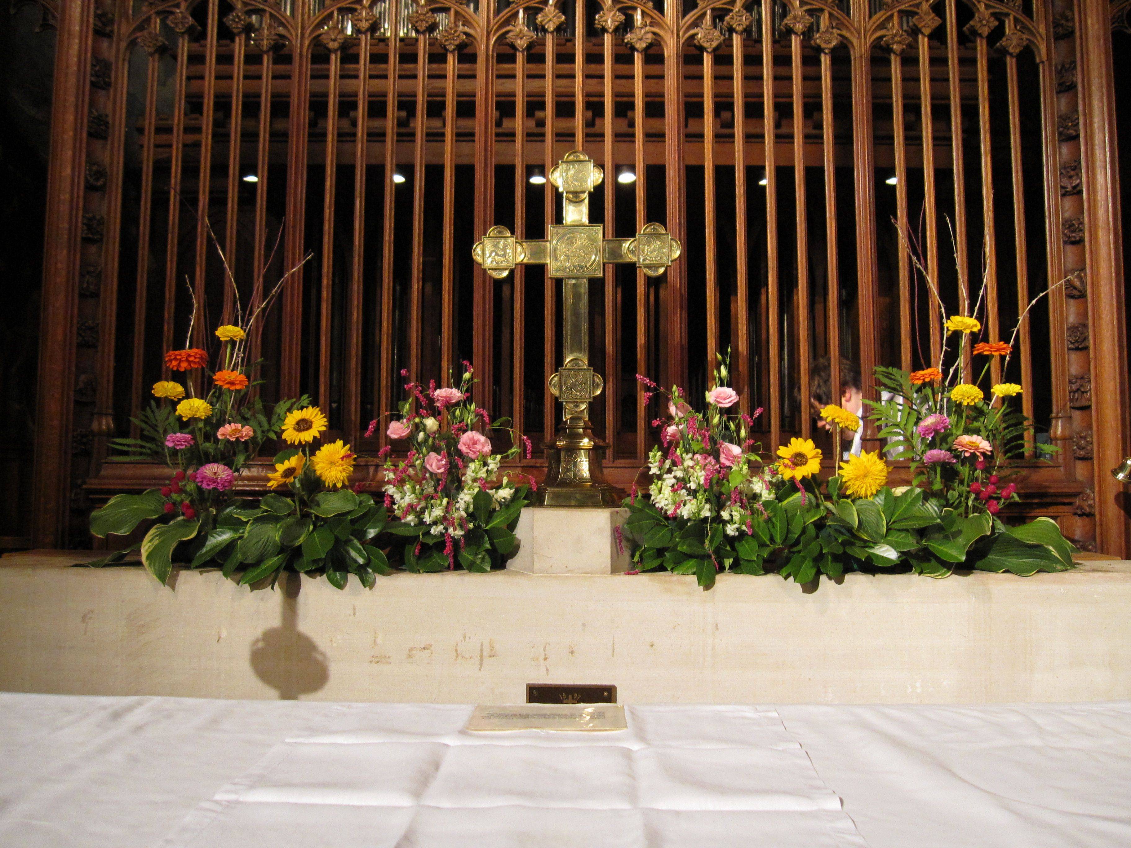 18 Garden Altar Ideas You Cannot Miss | SharonSable