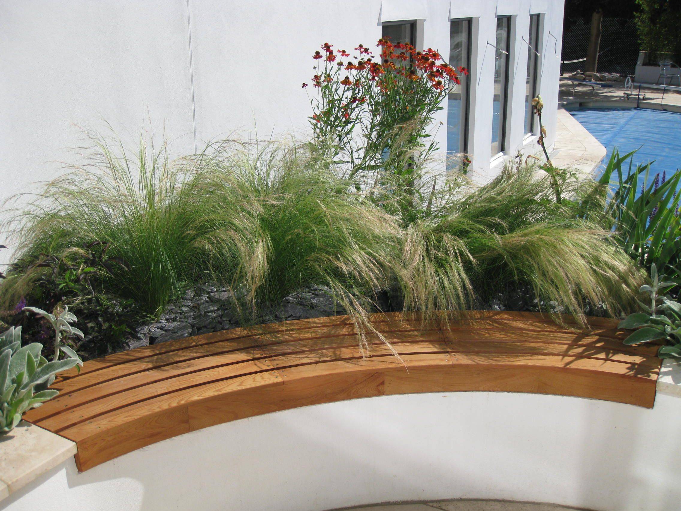 20 Curved Garden Seating Ideas To Try This Year | SharonSable