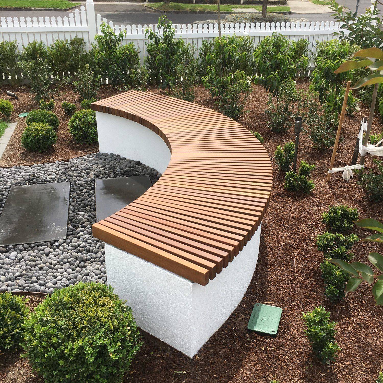 20 Curved Garden Seating Ideas To Try This Year | SharonSable