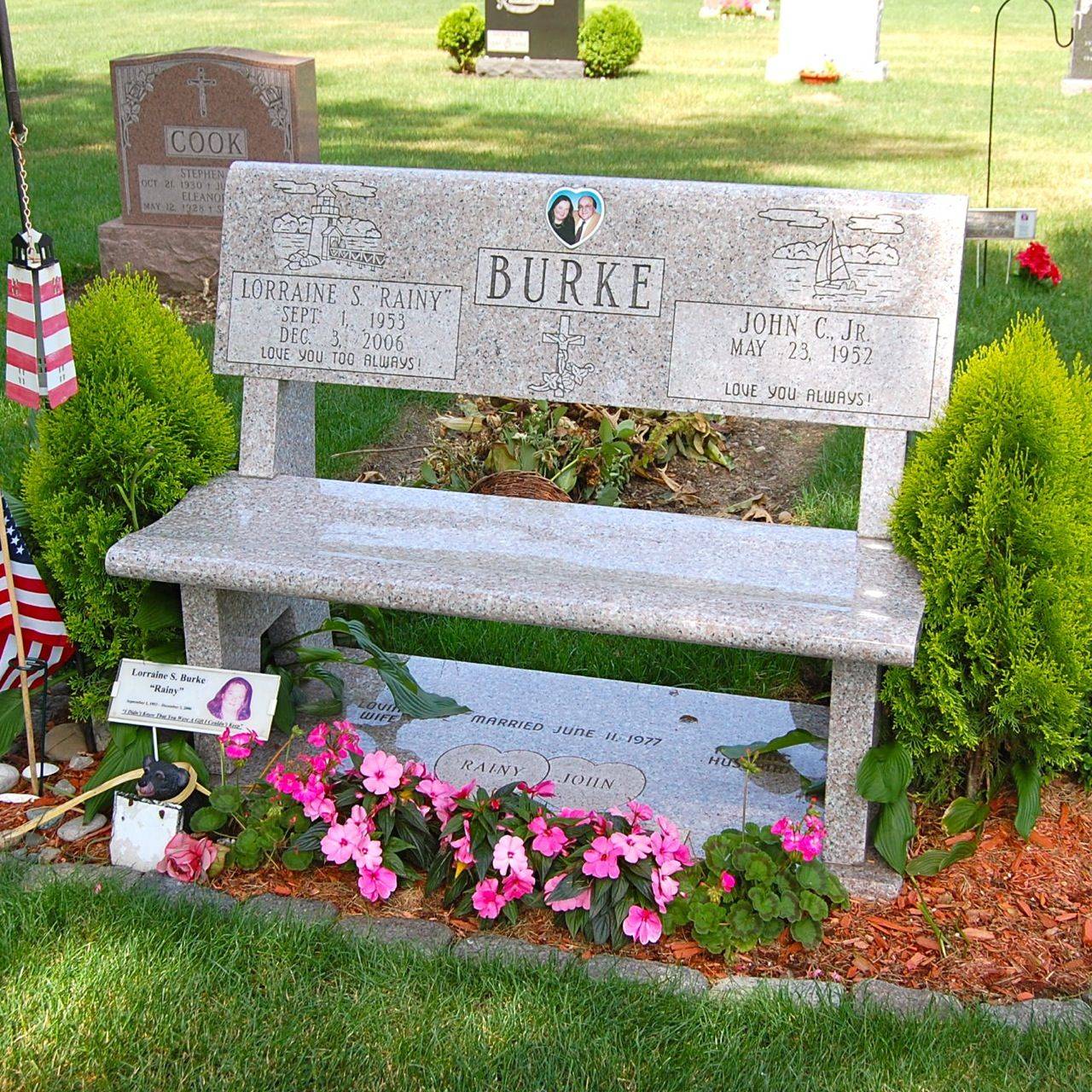 23 Personalized Memorial Garden Benches Ideas For This Year | SharonSable