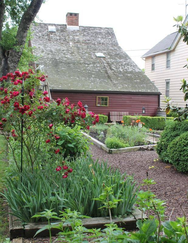 21 Primitive Farmhouse Garden Ideas You Must Look | SharonSable