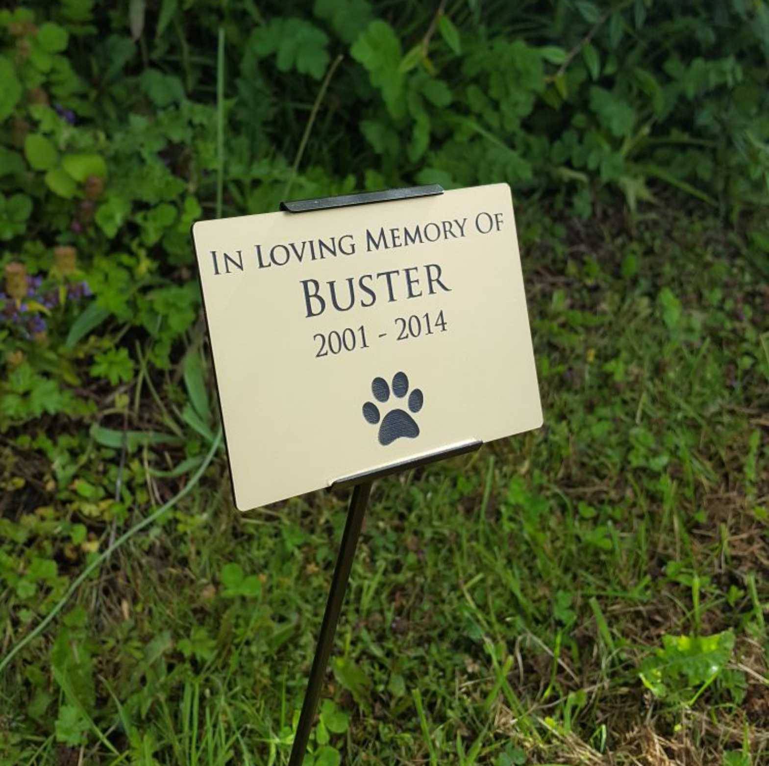 18 Outdoor Garden Memorial Plaques Ideas To Consider | SharonSable