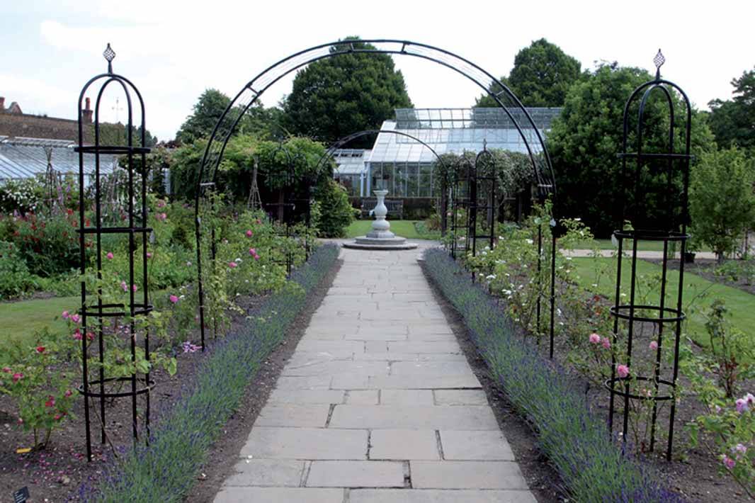 19 Round Garden Arch Ideas You Must Look | SharonSable