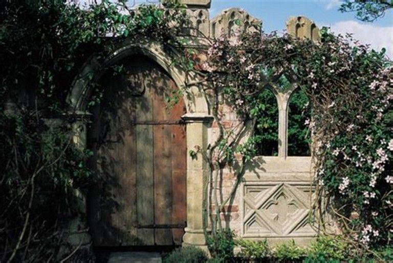 20 Gothic Gardening Ideas Worth to Check | SharonSable