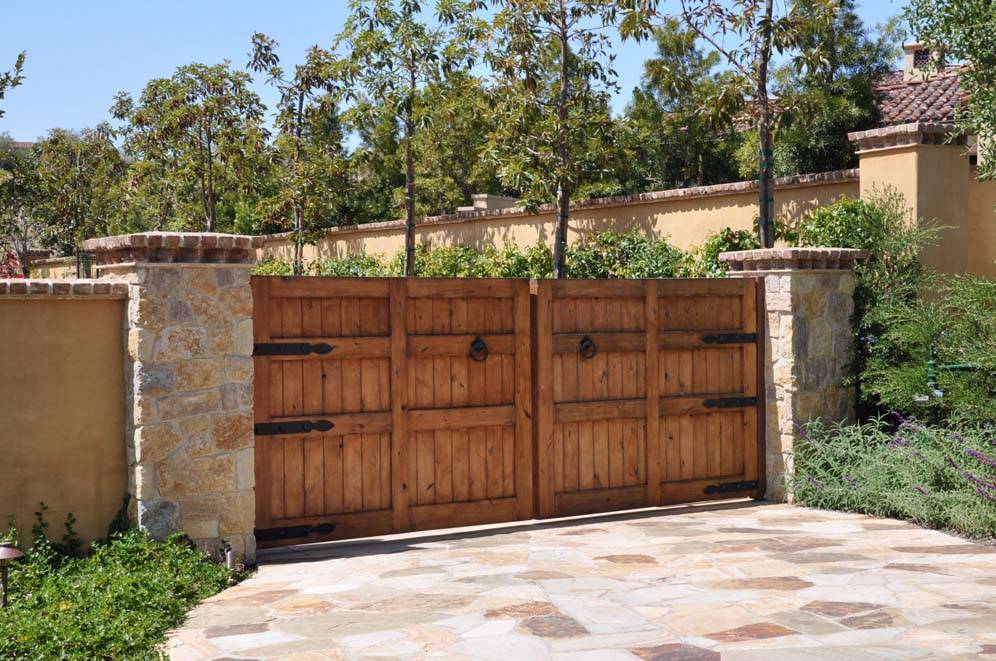 22 Driveway Wooden Garden Gate Ideas To Try This Year | SharonSable