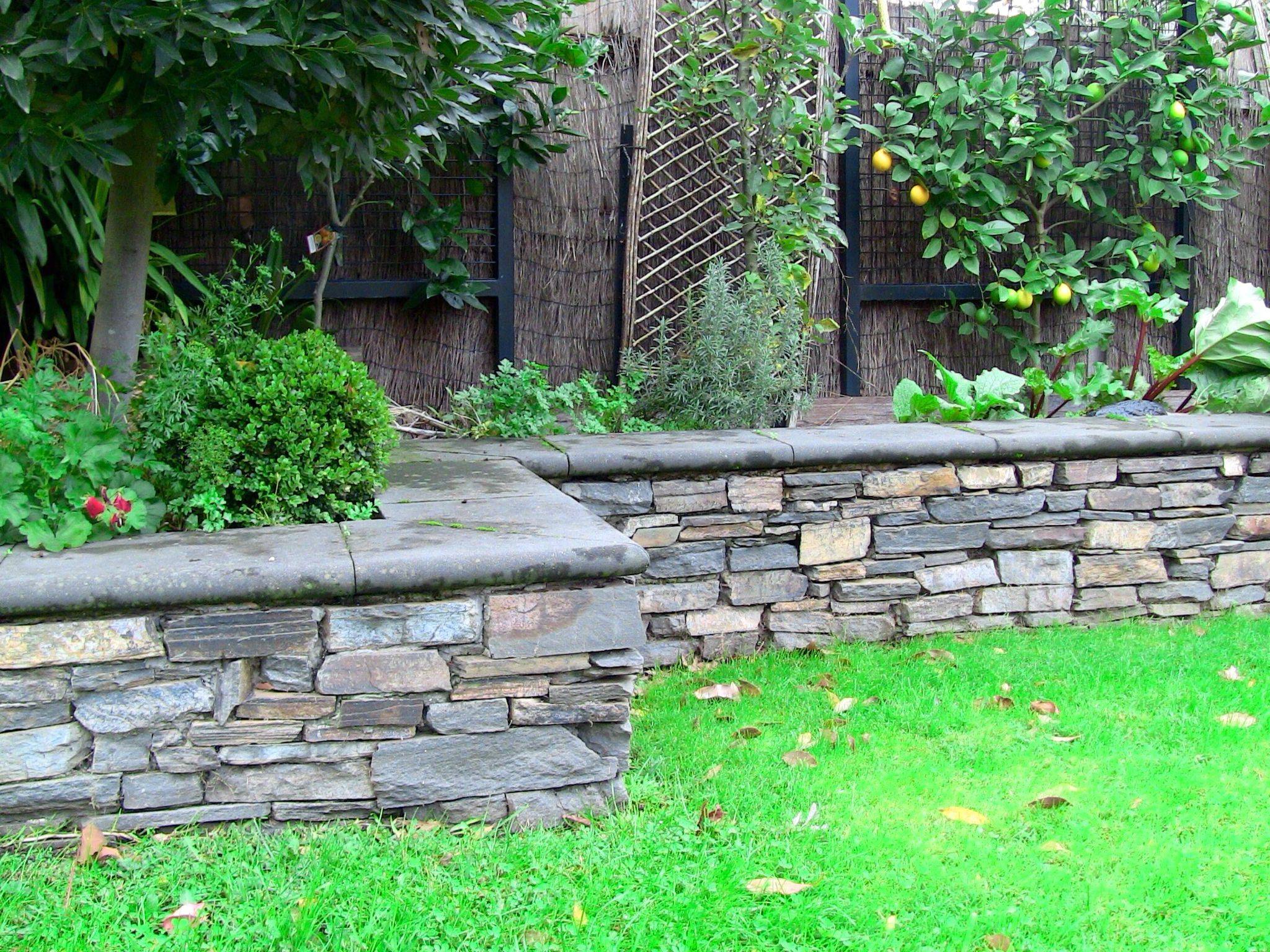 21 Dry Stone Garden Wall Ideas You Should Check | SharonSable