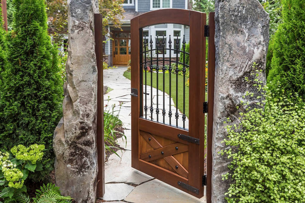 24 Spanish Garden Gate Ideas To Consider | SharonSable