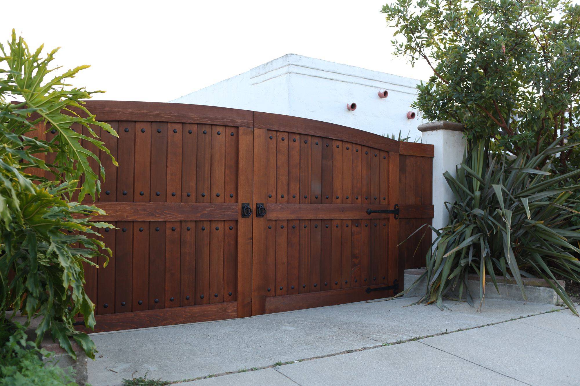24 Spanish Garden Gate Ideas To Consider | SharonSable