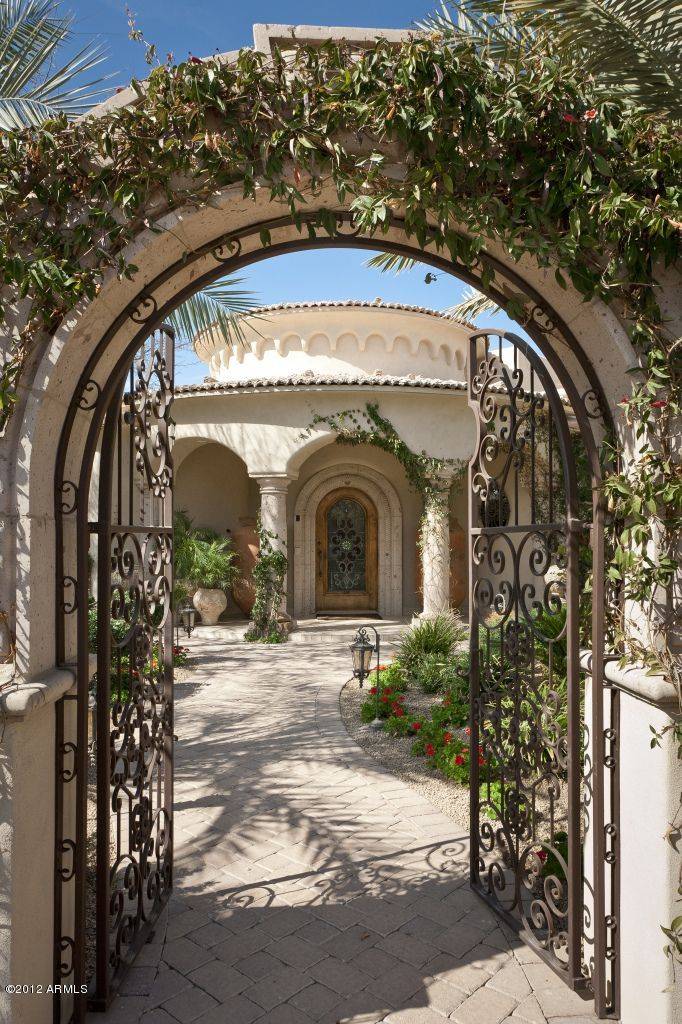 24 Spanish Garden Gate Ideas To Consider | SharonSable