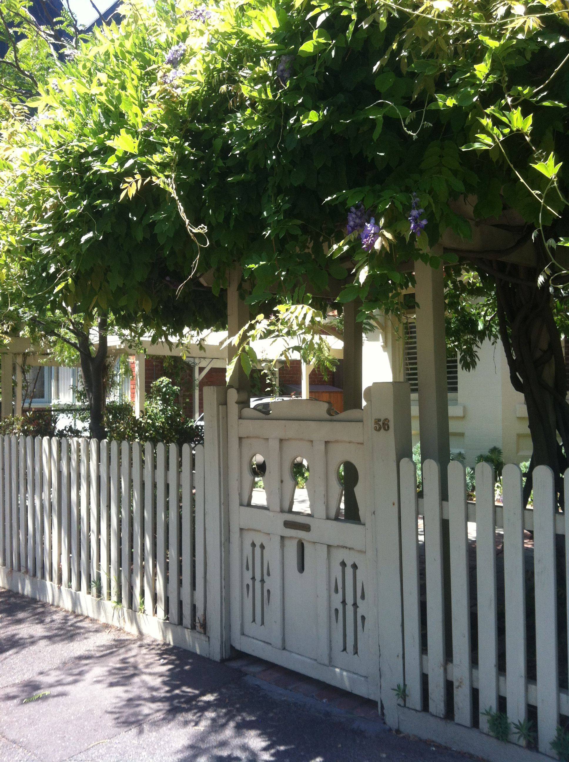 20 Victorian Garden Fencing Ideas You Cannot Miss | SharonSable