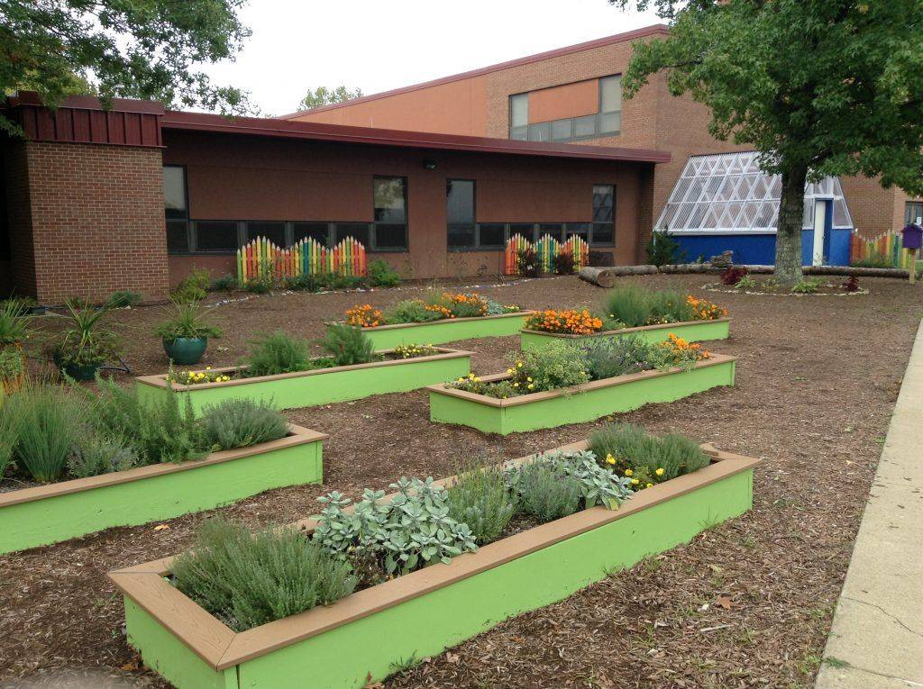 26 Outdoor Learning Garden Ideas To Try This Year | SharonSable